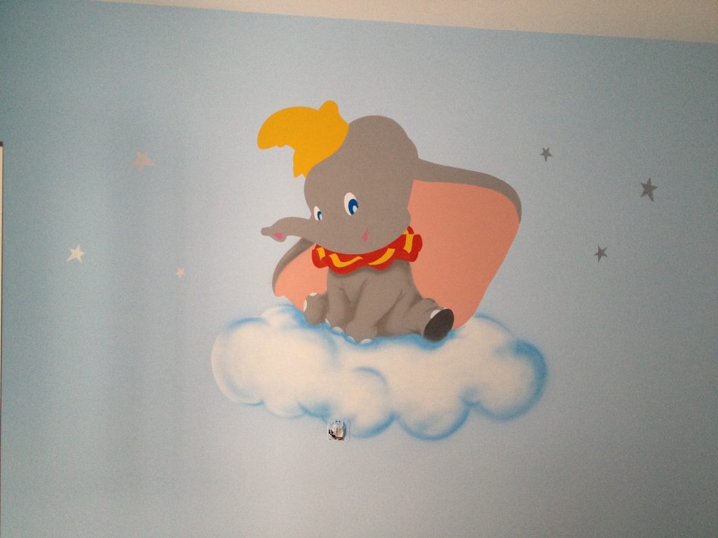 MURAL DECORATIVO DE DUMBO PARA LA HABITACIÓN DE BASTIAN - El blog de Campu